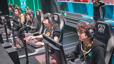The Miraculous Comeback During the Group Stages: The Year of Fnatic Has ...